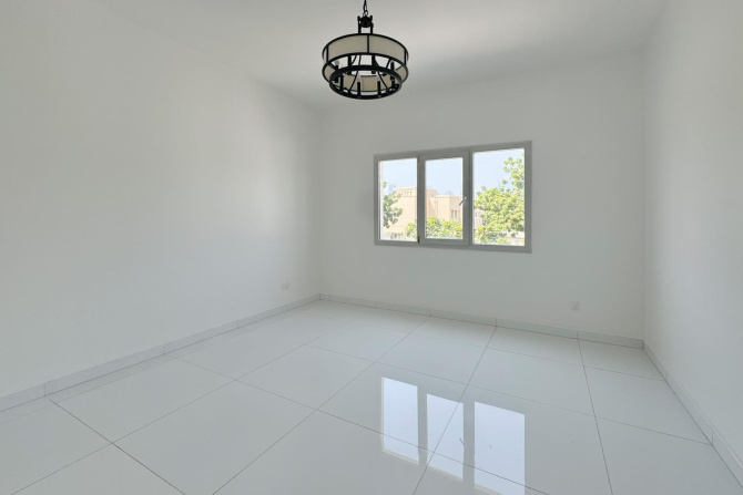 Upgraded | Great Location And Price - Propsearch.ae