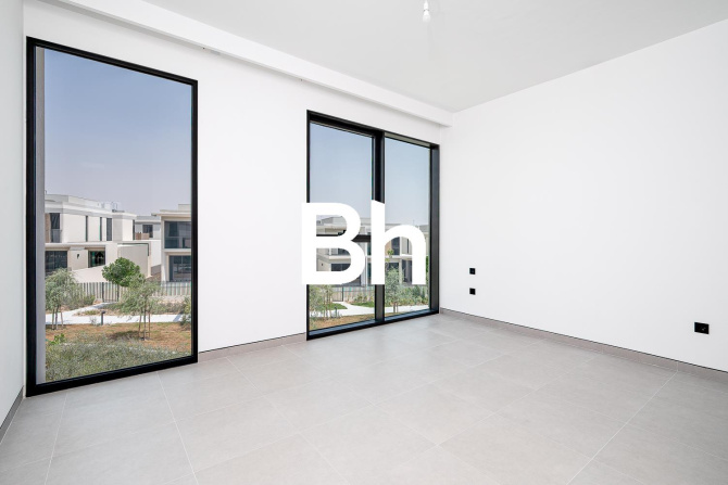 Upgraded | Single Row | Great Amenities | Modern - Propsearch.ae