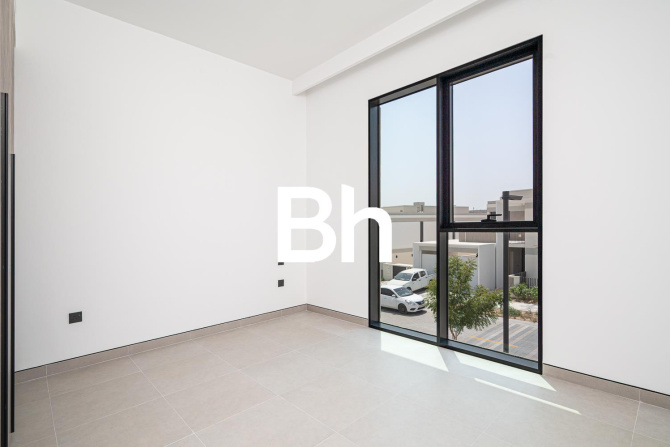Upgraded | Single Row | Great Amenities | Modern - Propsearch.ae
