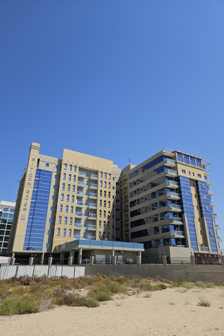 Silicon Gates IV - Propsearch.ae